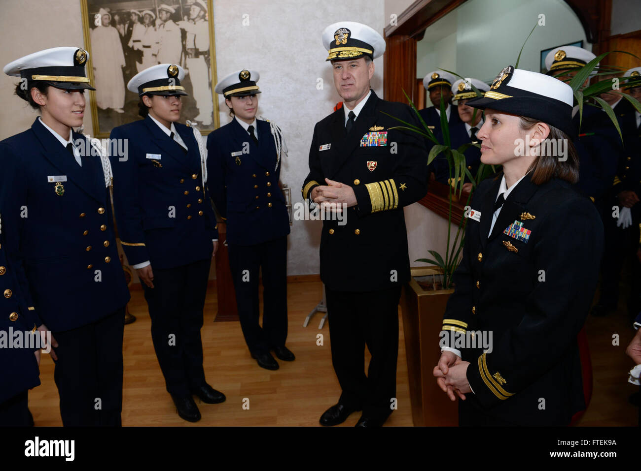 Female u s navy hi-res stock photography and images - Alamy