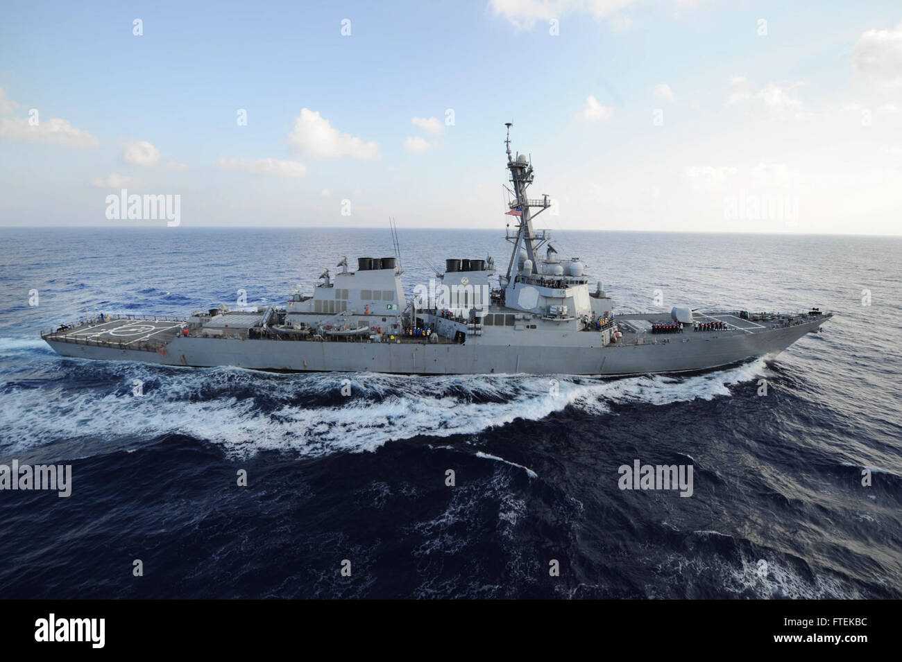 Guided missile destroyer uss mahan hi-res stock photography and images ...