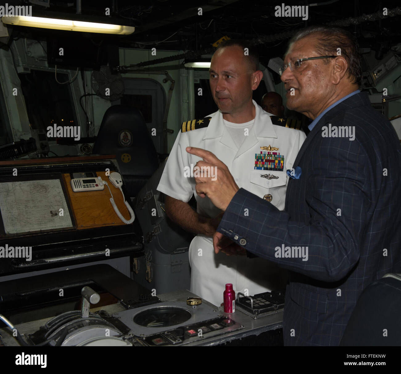 The USS Simpson (FFG 56), an Oliver Hazard Perry-class guided-missile ...