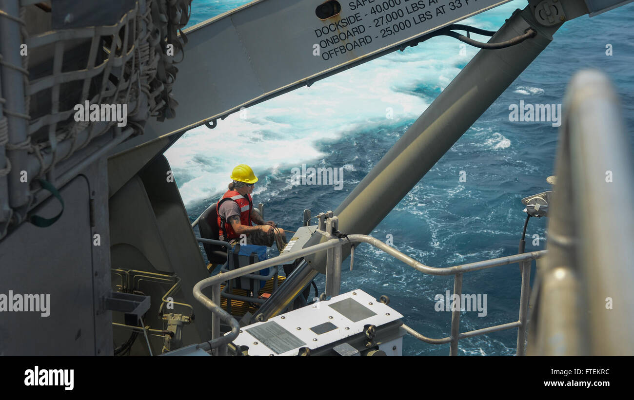 Crane operations hi-res stock photography and images - Alamy