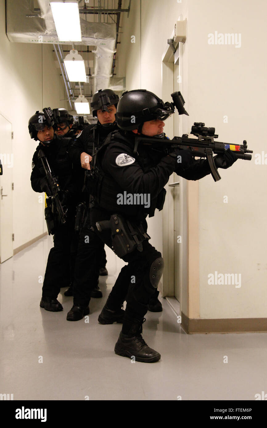 Fleet antiterrorism security team hi-res stock photography and images ...