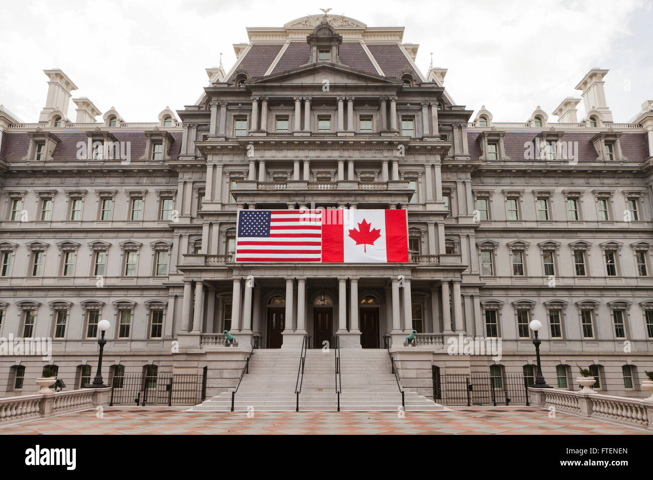 Canada and usa flags hi-res stock photography and images - Alamy