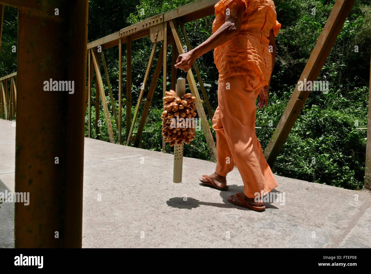 Traditional country side Colombians selling goods near the road Stock ...