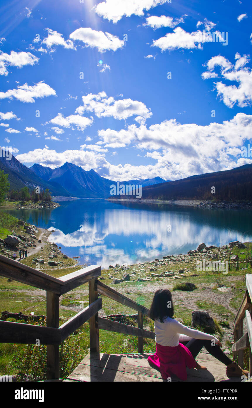 natual scene with lake and mountains in Canadian rocky mountain, Jasper ...