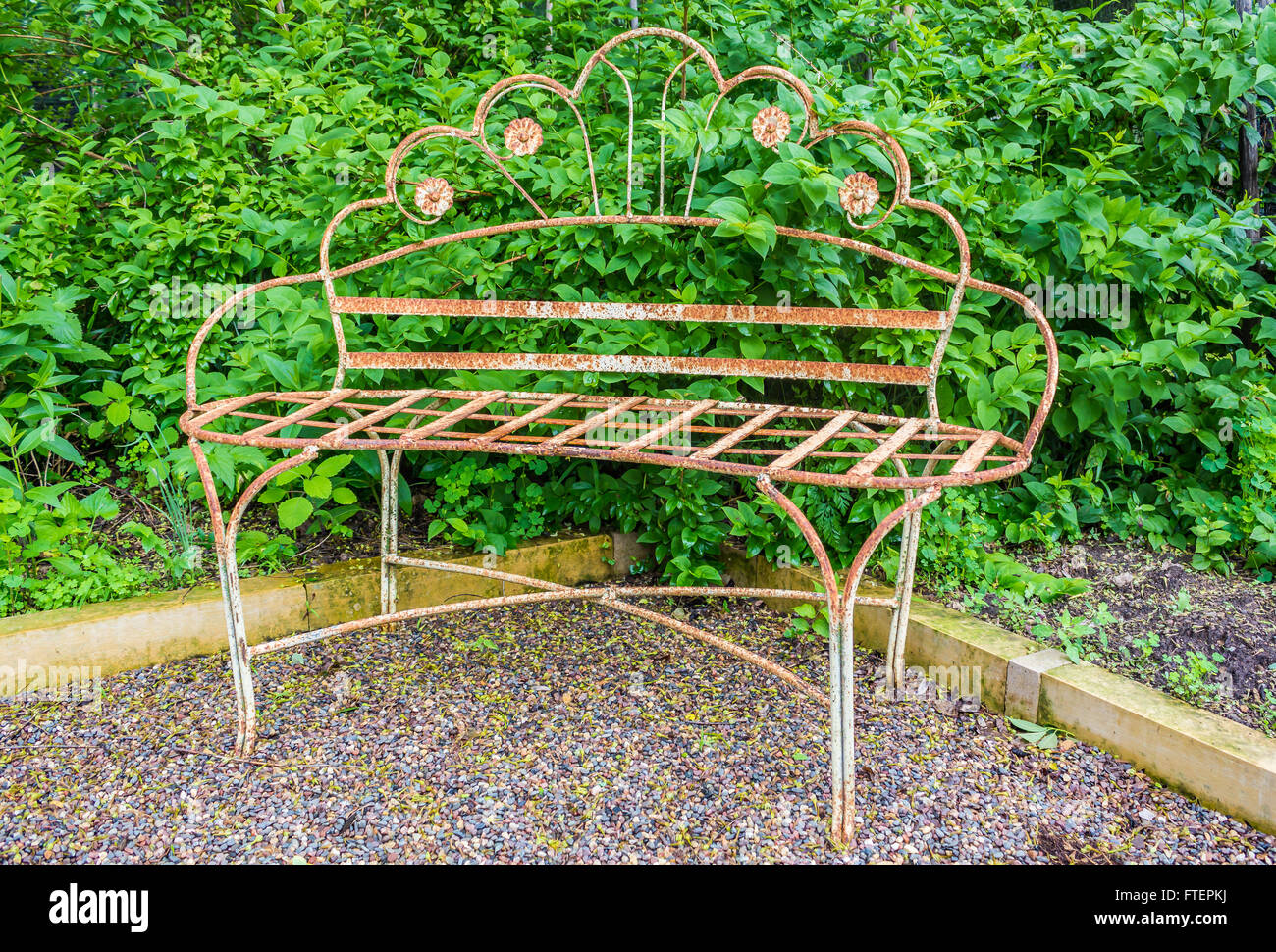 Antique garden bench hi-res stock photography and images - Alamy