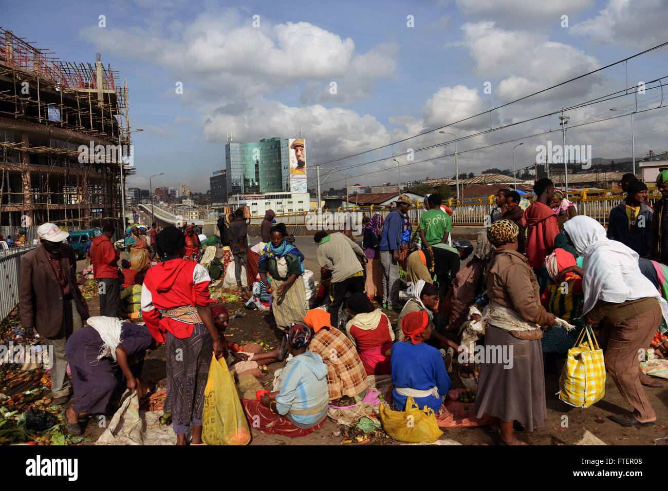 The busy outdoor market at the Piazza in Addis Ababa Stock Photo - Alamy