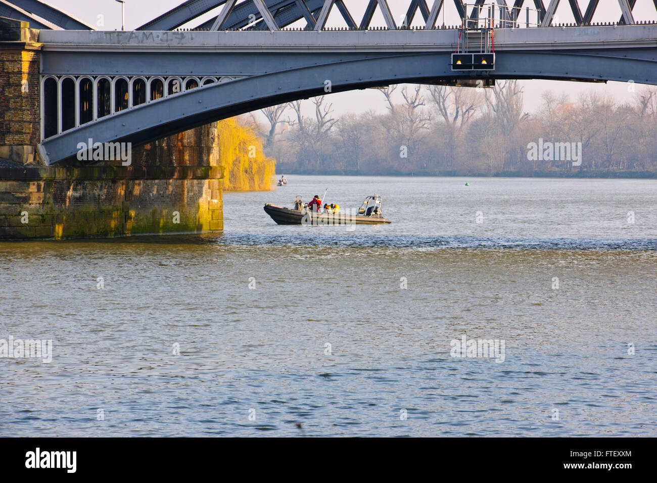 Barnes Village,Food,Cafes,Shops,Estate Agents,Barnes Pond,Green,Pubs ...