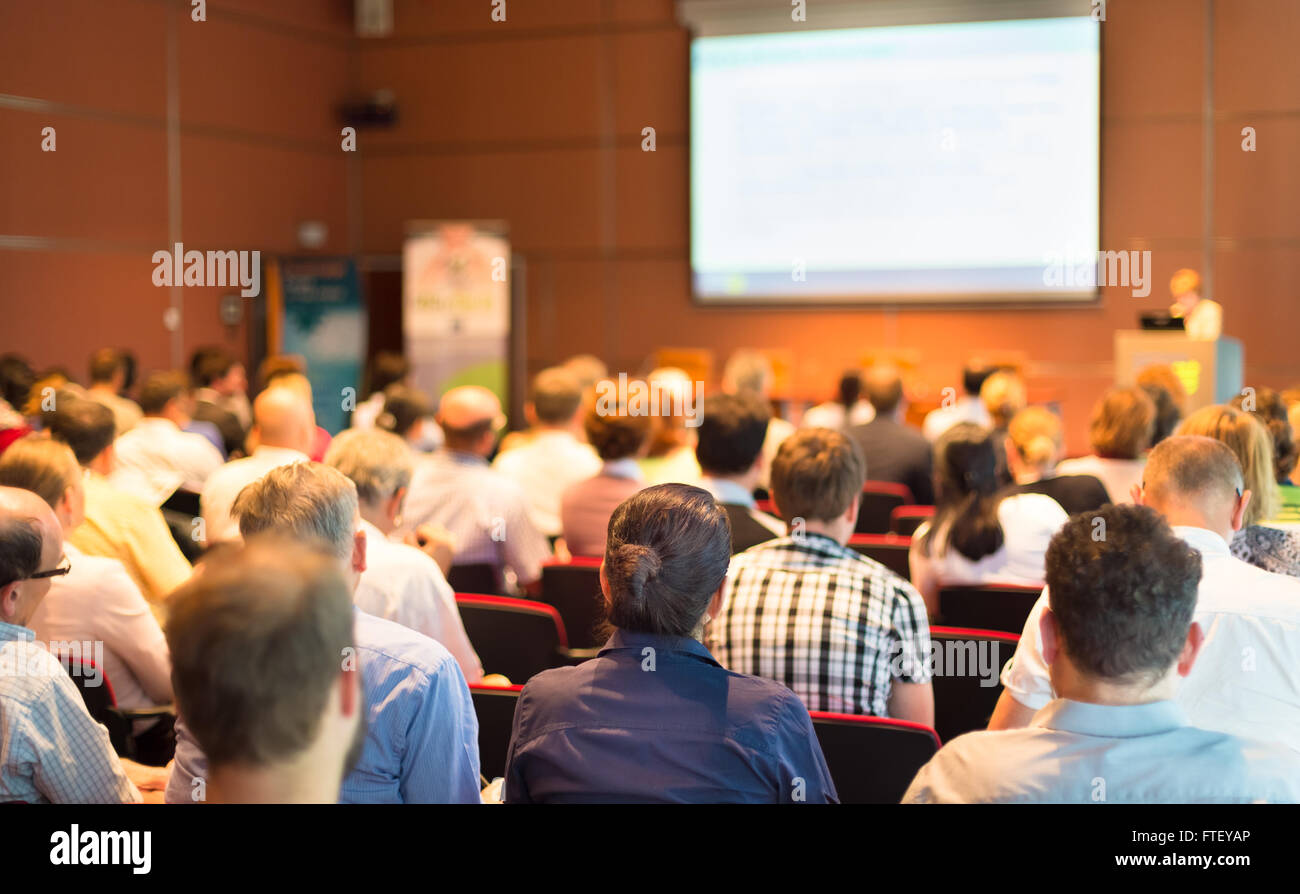 Audience in conference hall hi-res stock photography and images - Alamy