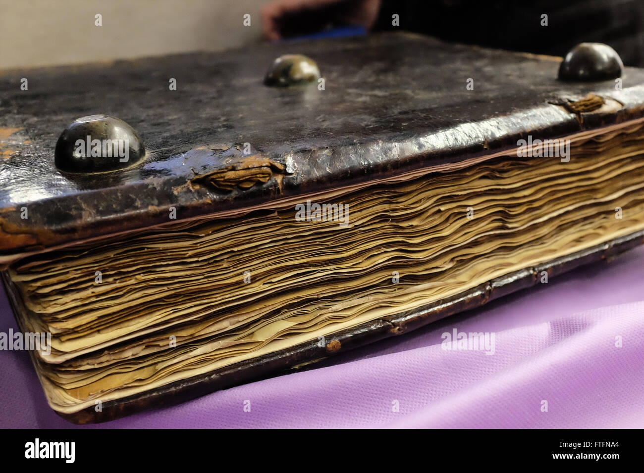 Hebrew manuscript hi-res stock photography and images - Alamy