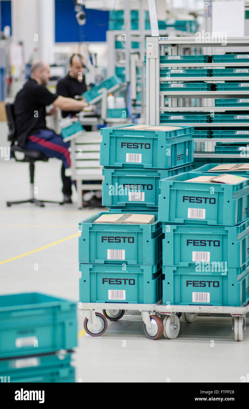 Ostfildern, Germany. 10th Mar, 2016. A production hall of the control ...
