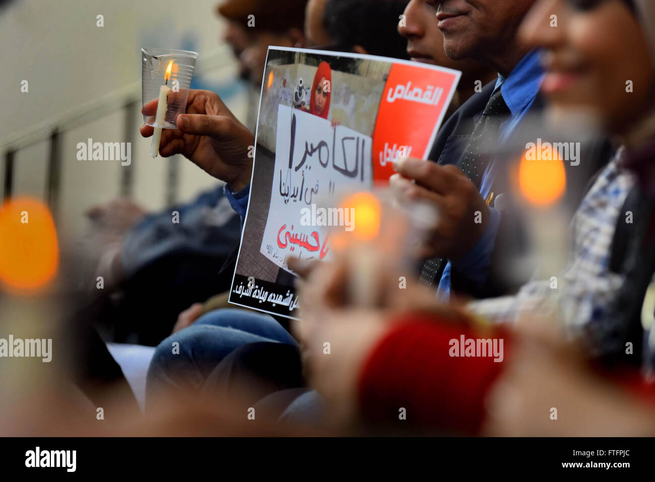 Cairo, Egypt. 28th Mar, 2016. Egyptian journalists light candles during ...