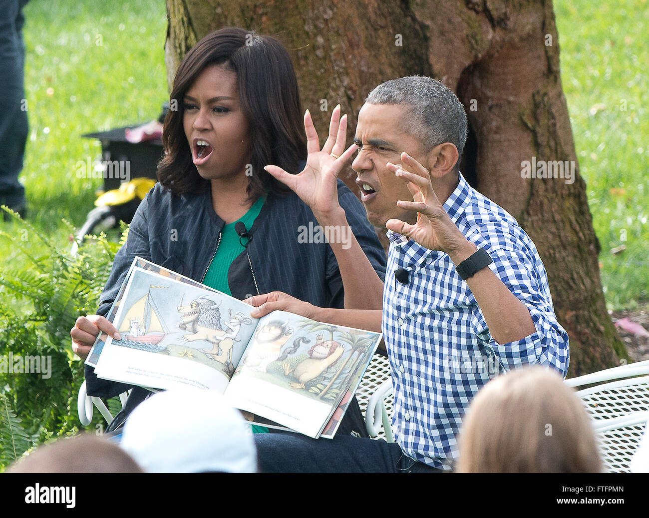 Michelle obama egg roll 2016 hi-res stock photography and images - Alamy