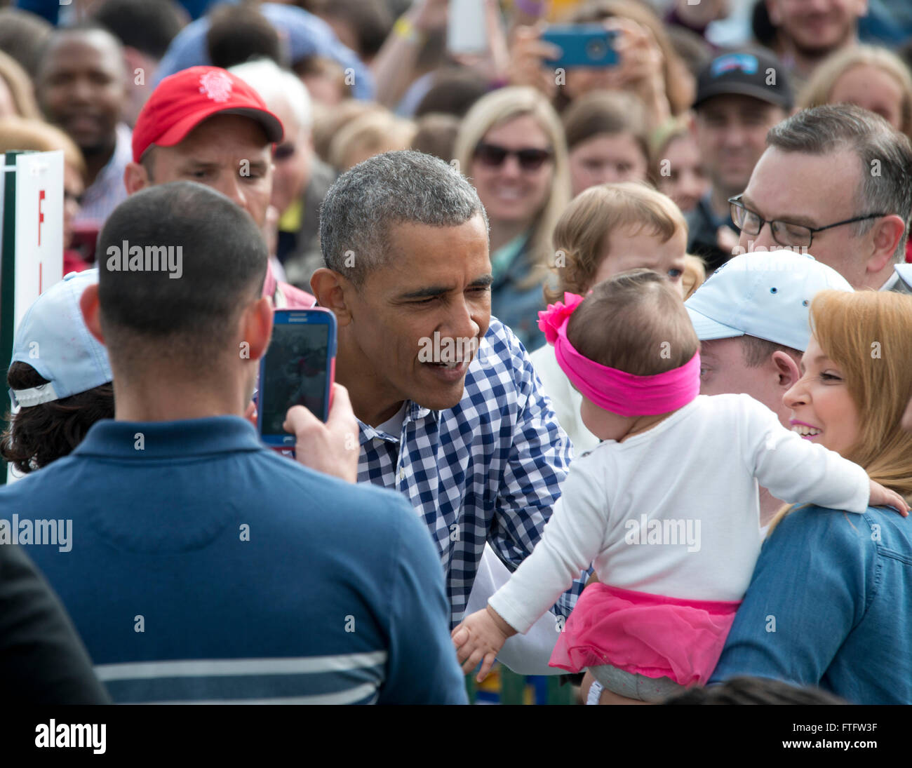 Michelle obama egg roll 2016 hi-res stock photography and images - Alamy
