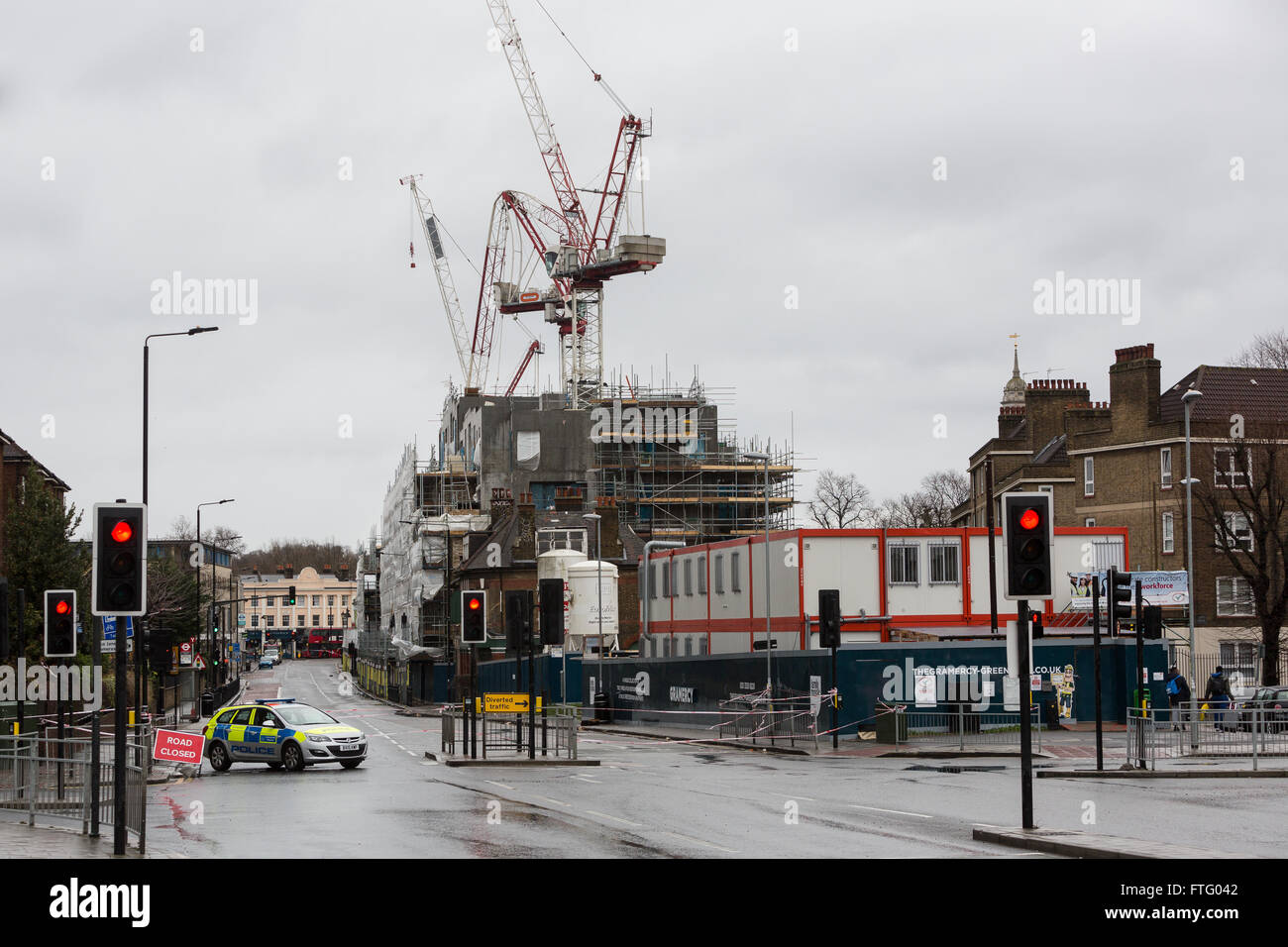 Crane collapse in london hi-res stock photography and images - Alamy