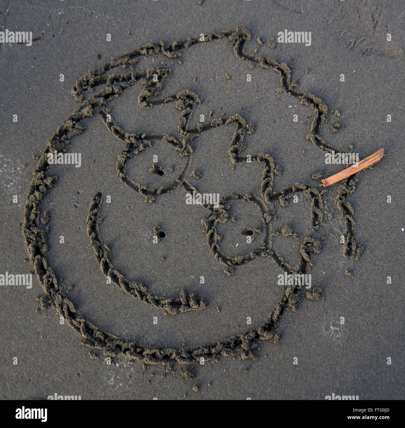 Face in the sand hi-res stock photography and images - Alamy