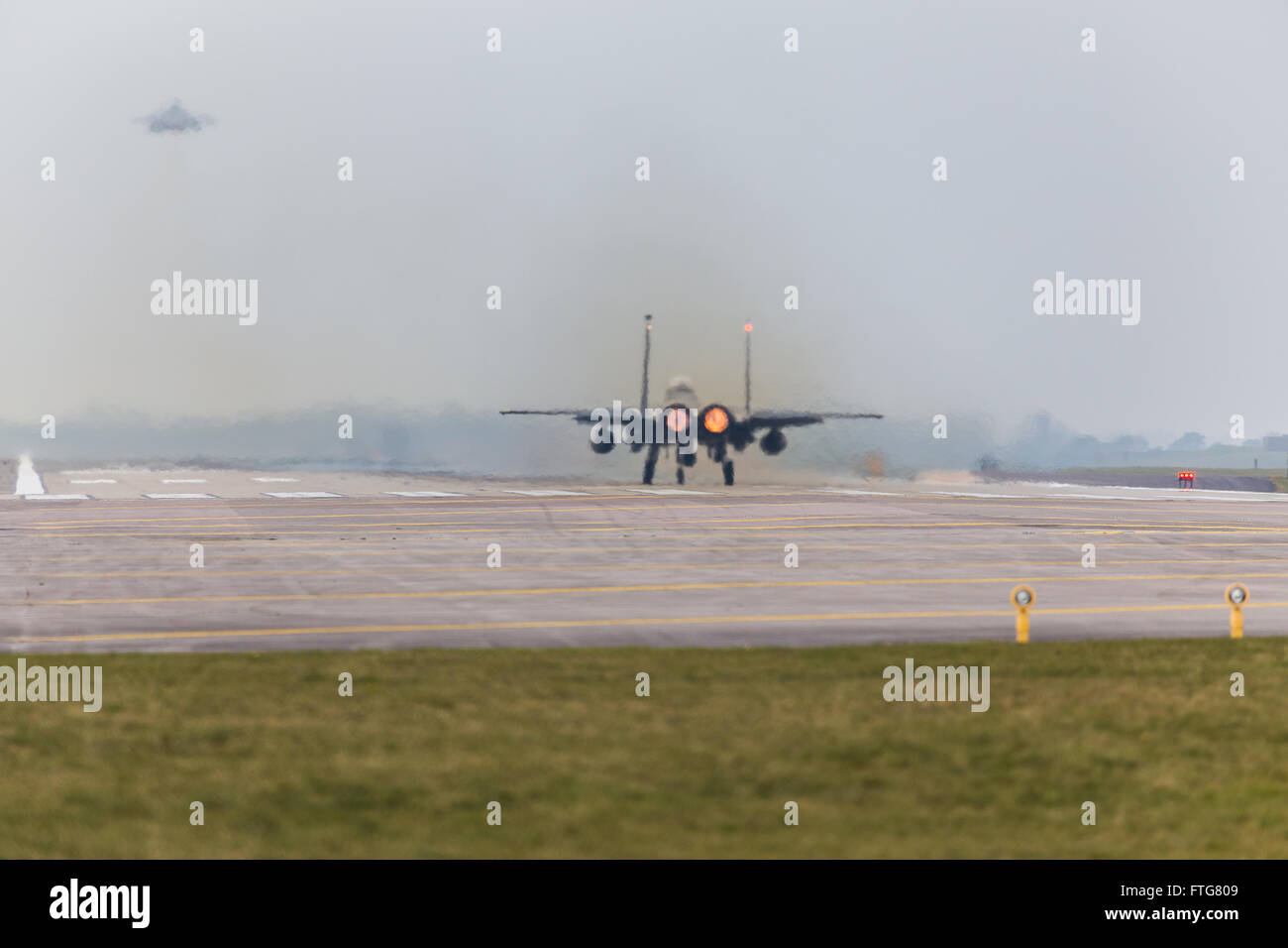 Strike Eagle seen in the heat haze at RAF Lakenheath Stock Photo - Alamy