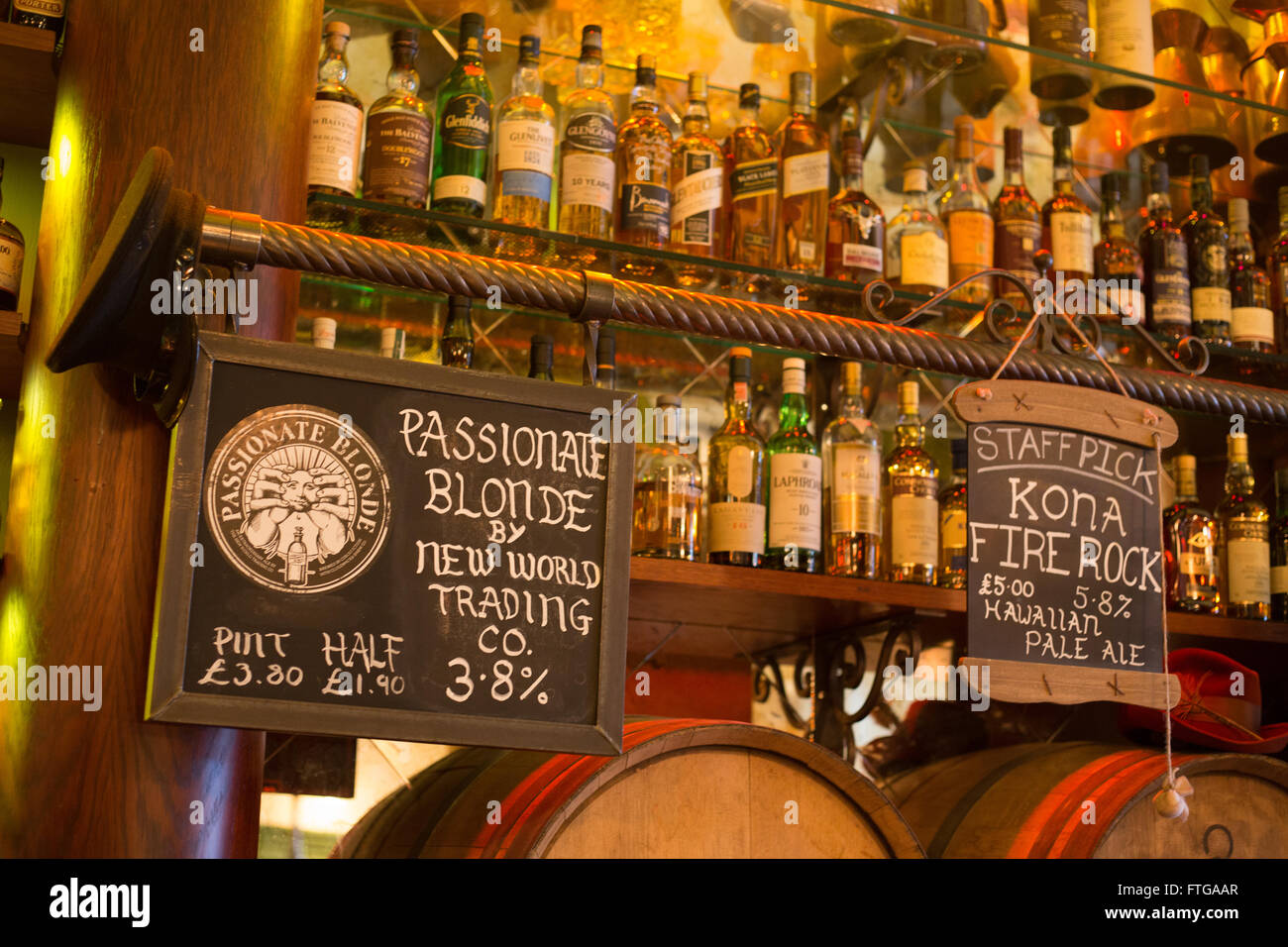 Glasgow pub interior hi-res stock photography and images - Alamy