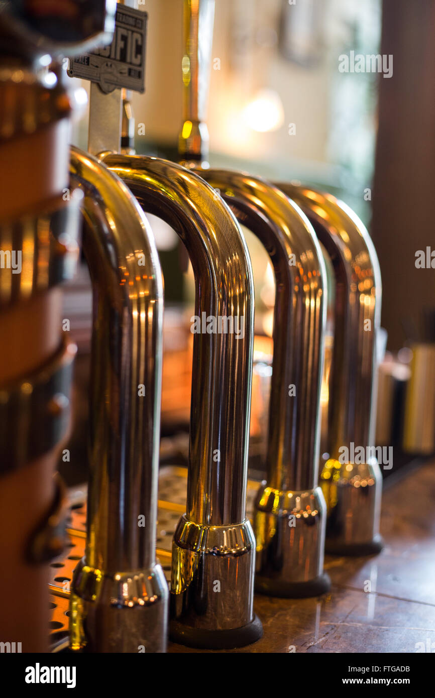 Glasgow interior pub hi-res stock photography and images - Alamy