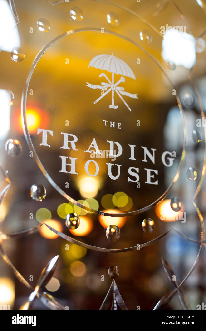 Trading rooms hi-res stock photography and images - Alamy