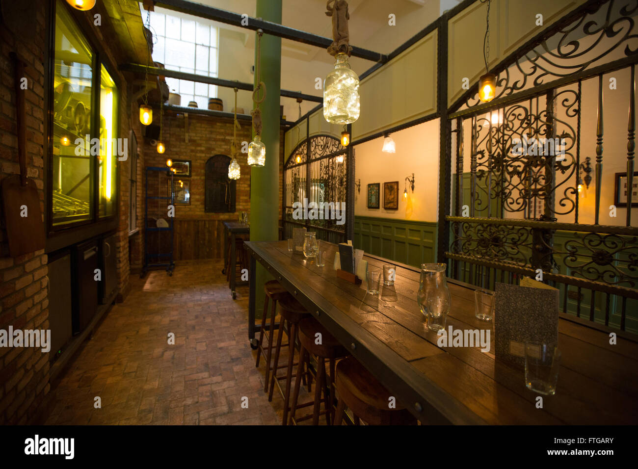 Trading house bar restaurant hi-res stock photography and images - Alamy