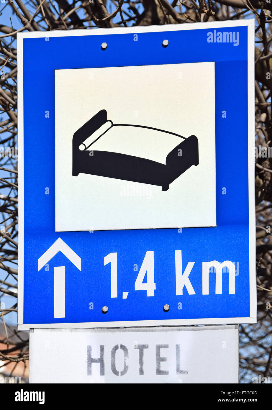 Hotel sign next to the road Stock Photo - Alamy