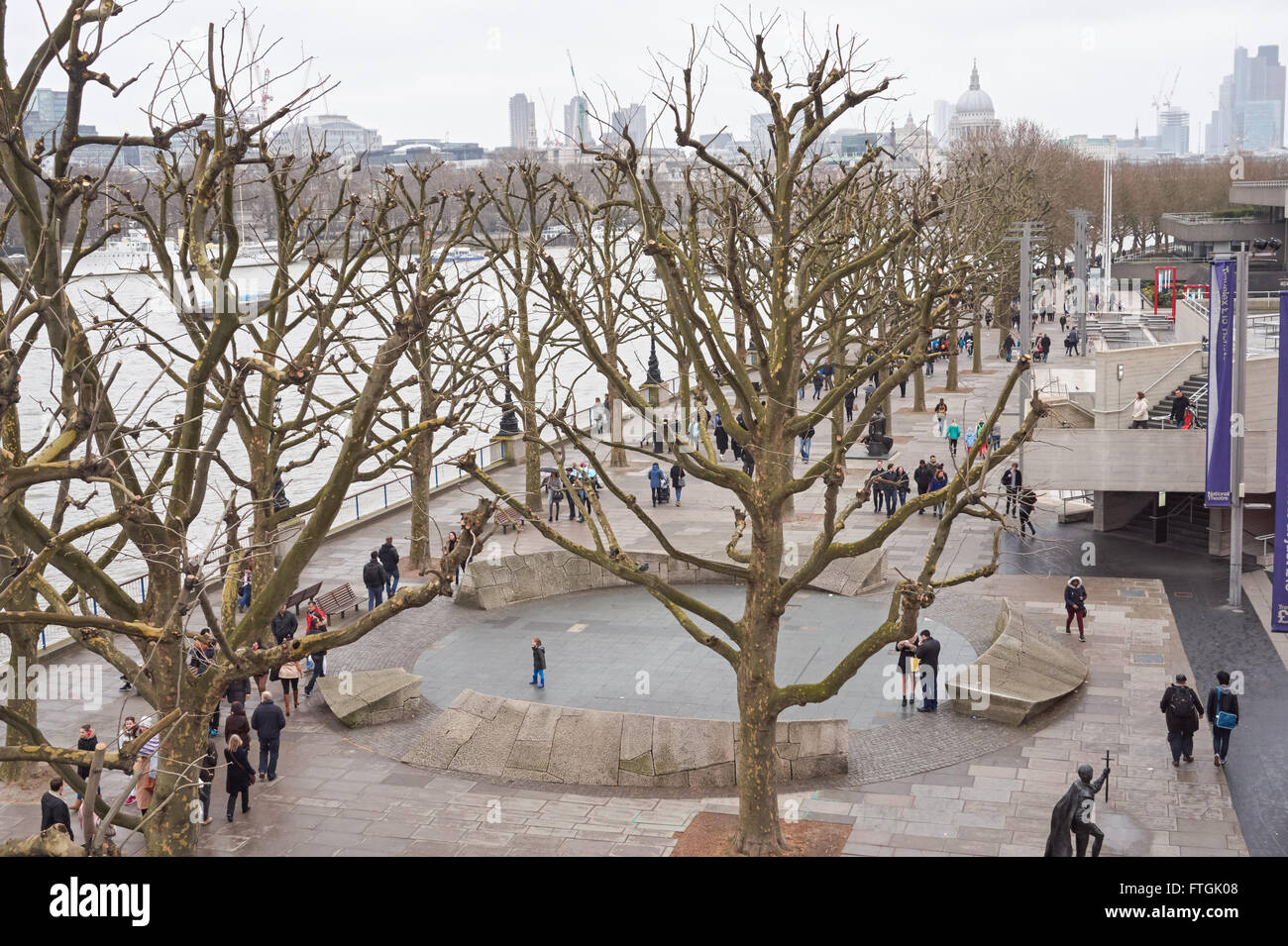 South bank thames trees hi-res stock photography and images - Alamy