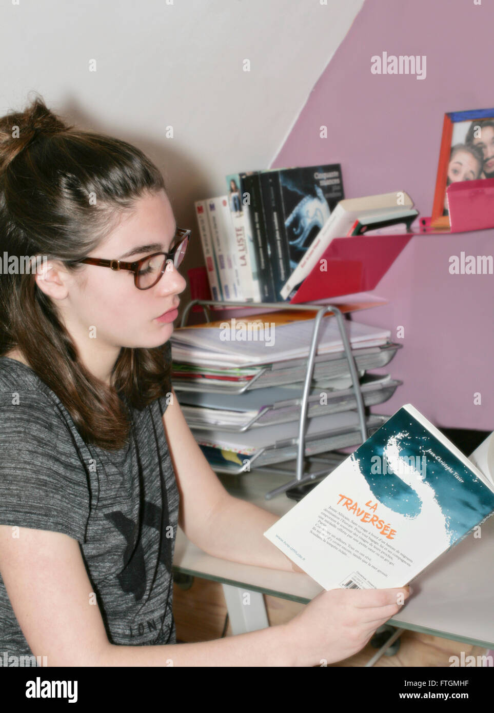 Reading french books teen hi-res stock photography and images - Alamy