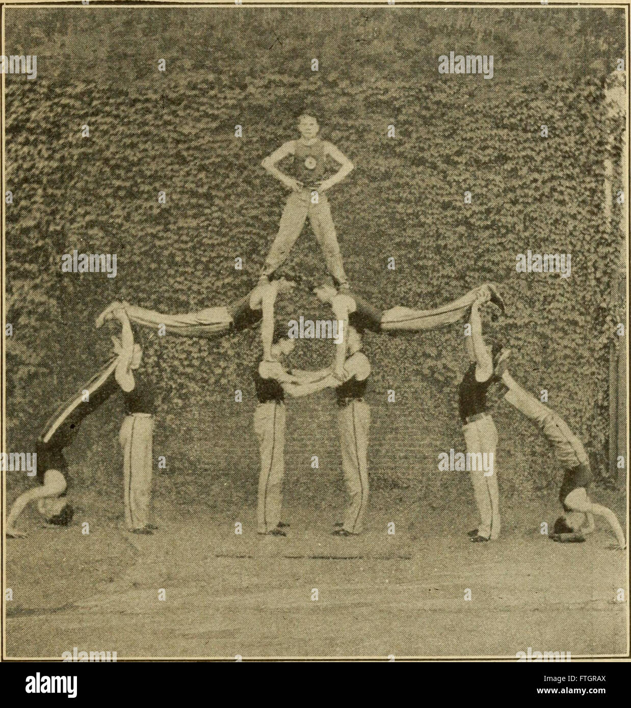 A 1909 study on pyramid construction, detailing architectural methods ...