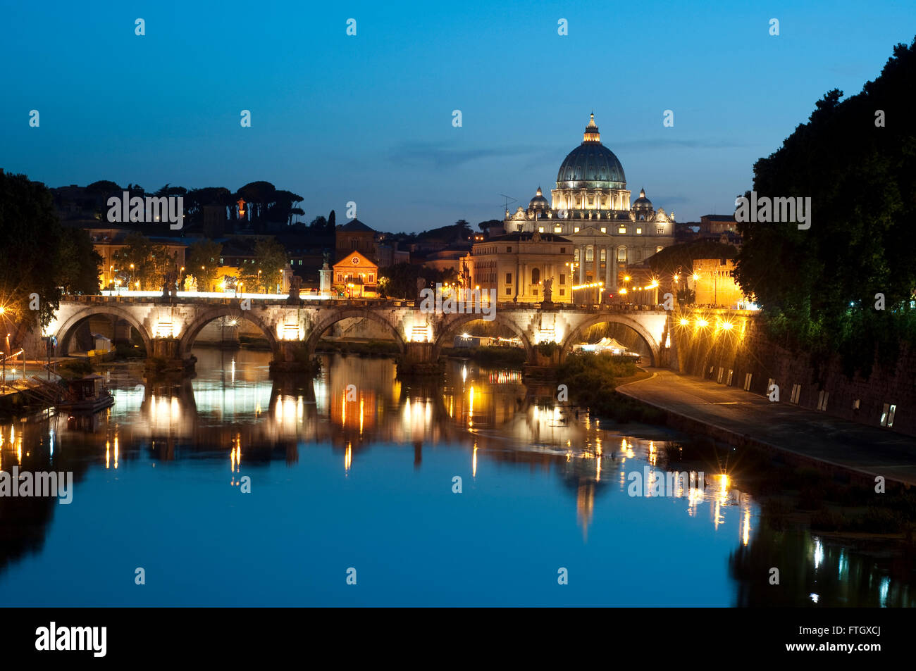 Italy, Lazio, Rome, Tevere River, Vatican, Saint Peter Basilica, Dome ...