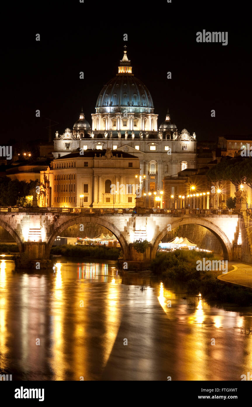 Italy, Lazio, Rome, Tevere River, Vatican, Saint Peter Basilica, Dome ...