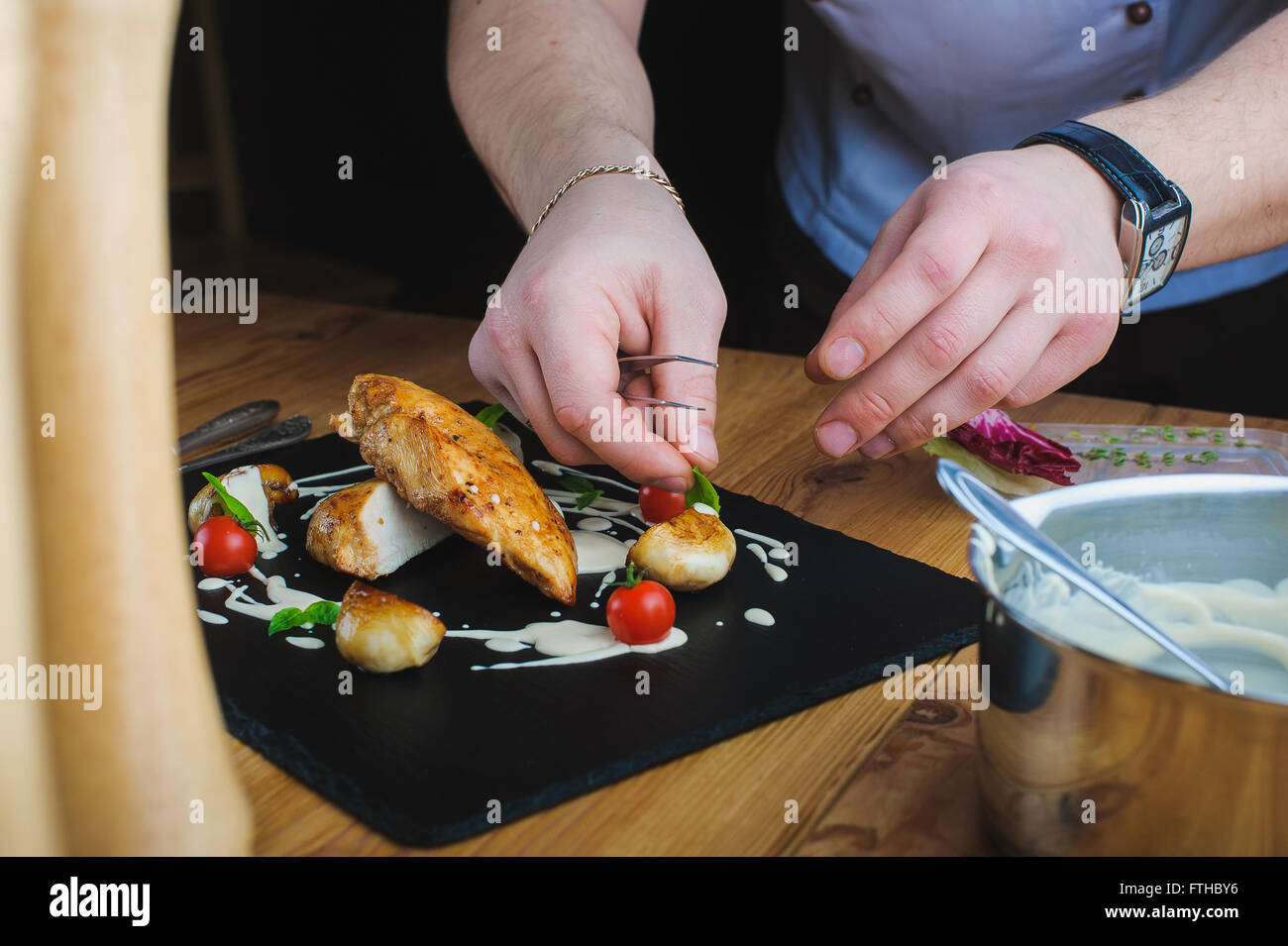 Chef decorate plate Stock Photo - Alamy