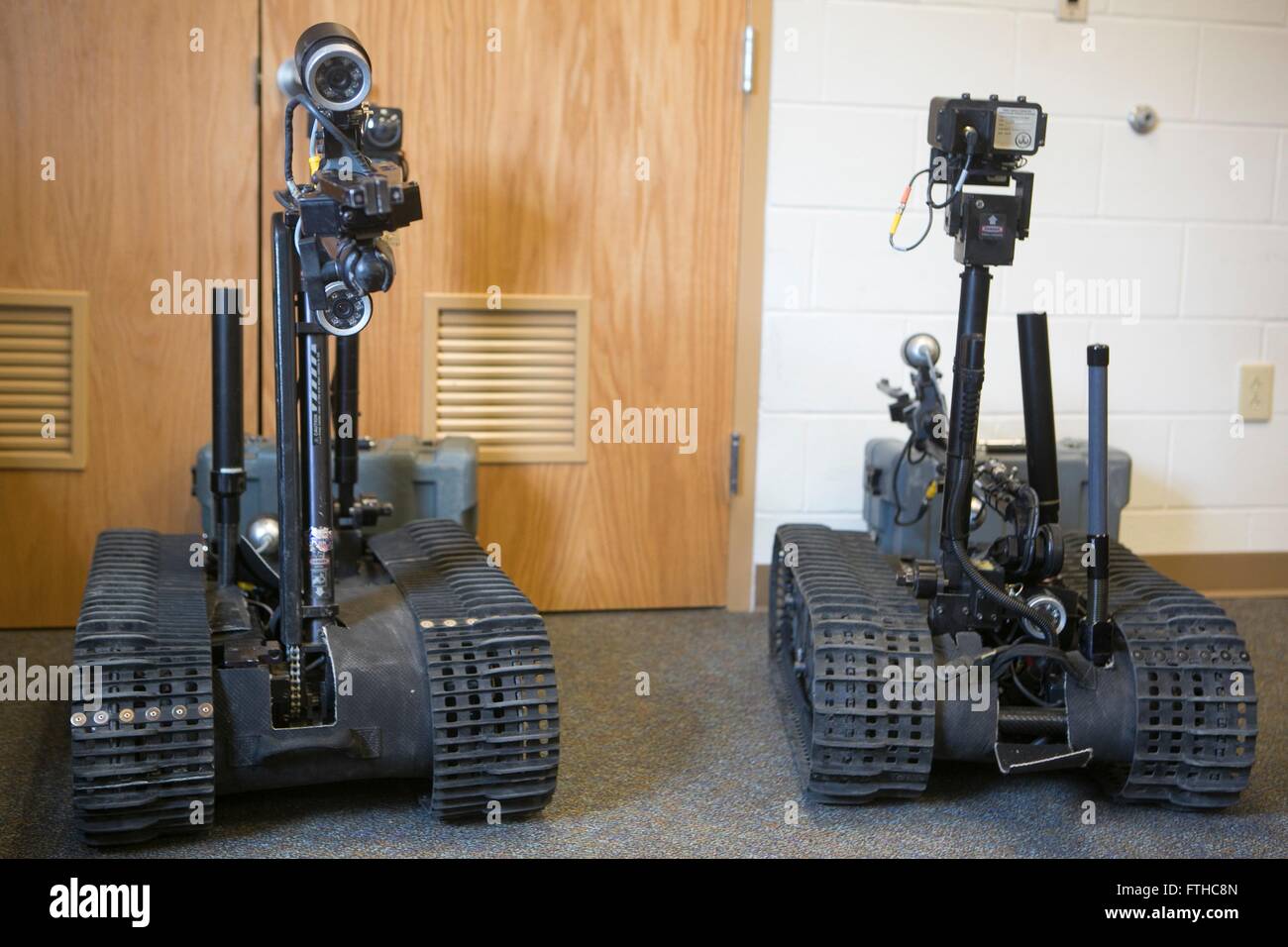 Two Man Transportable Robotics System MK2 Talons remote controlled ...