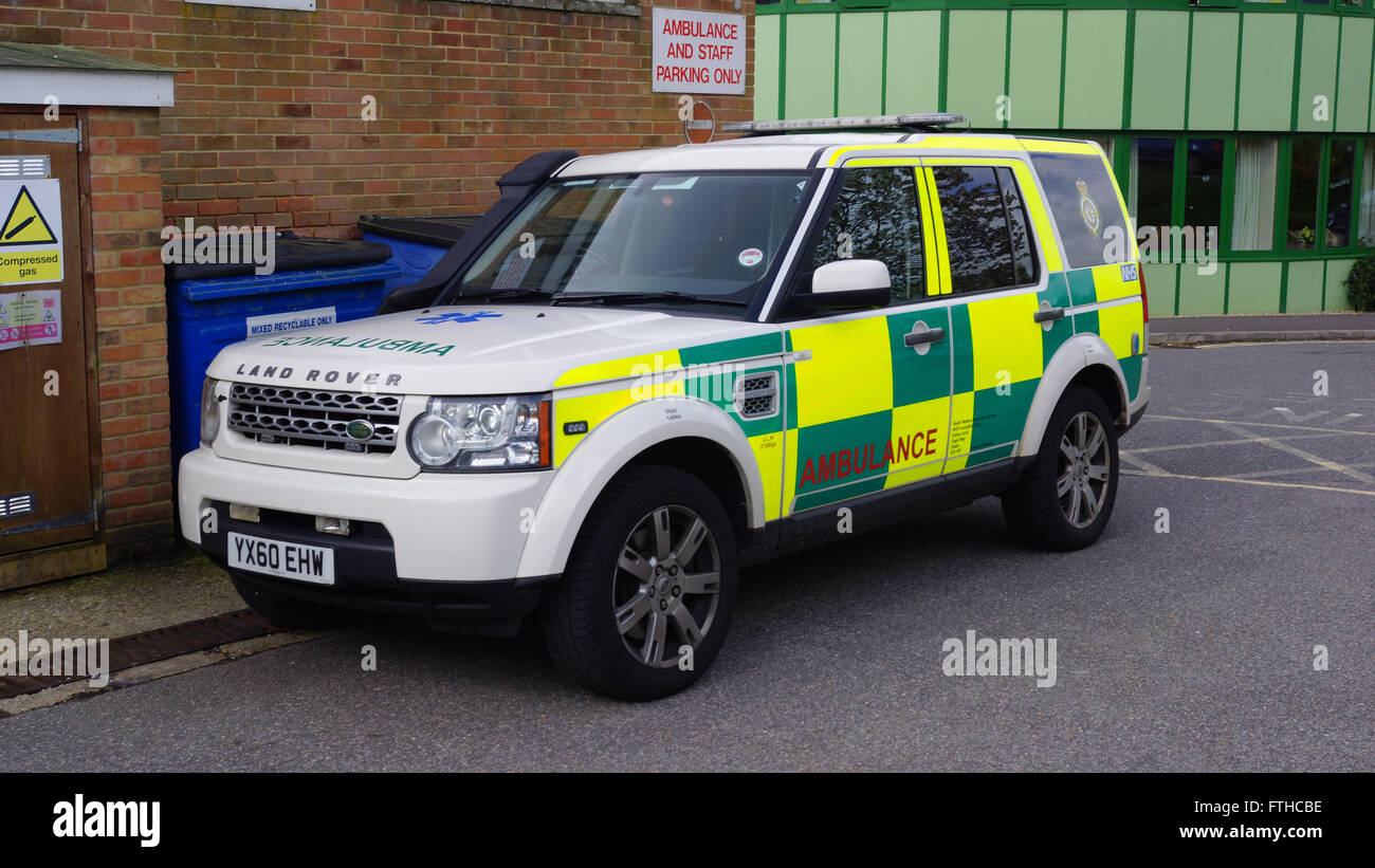 Uk ambulance first response hi-res stock photography and images - Alamy