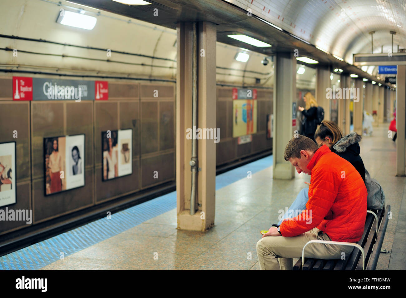 Chicago, Illinois, USA. Passengers waiting at the CTA subway station at ...