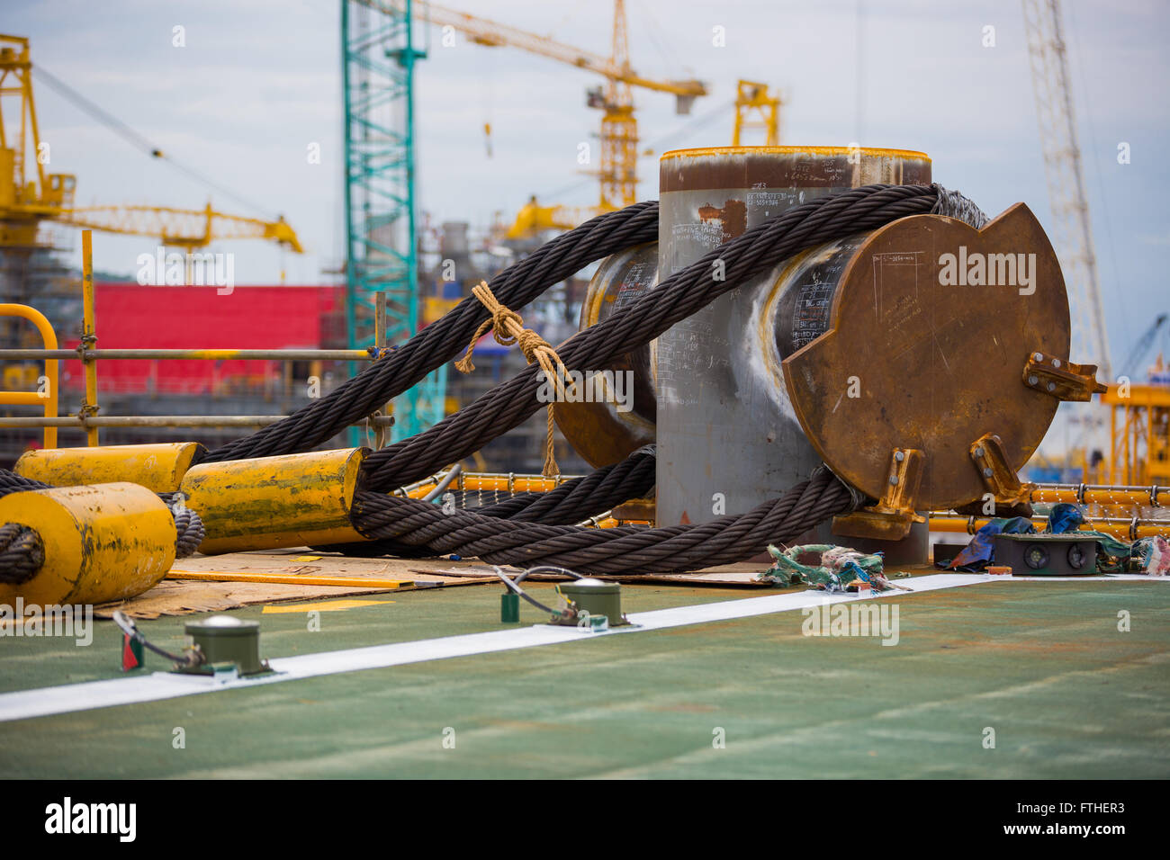 Iron cables hi-res stock photography and images - Alamy