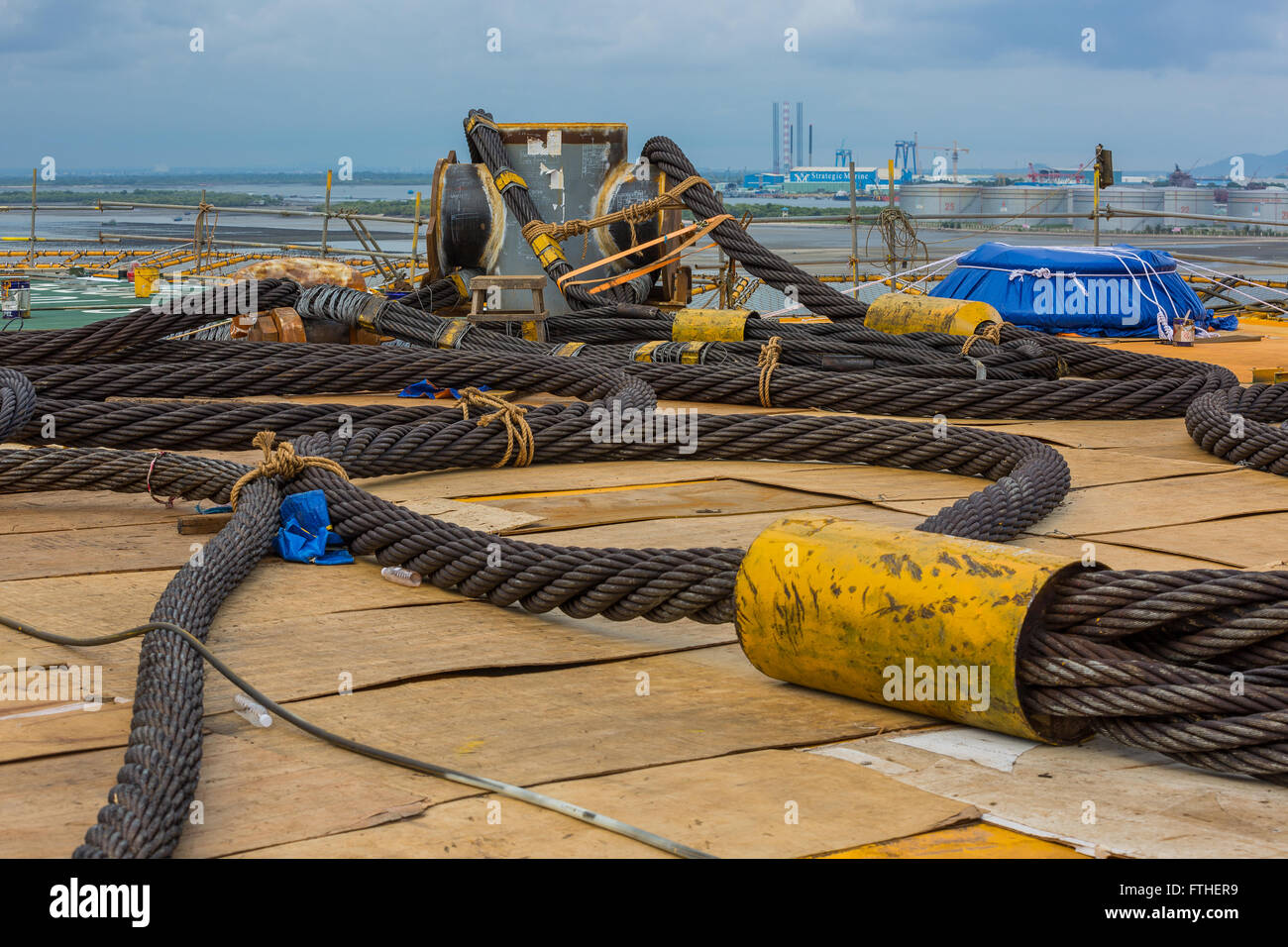 Cable hook up hi-res stock photography and images - Alamy