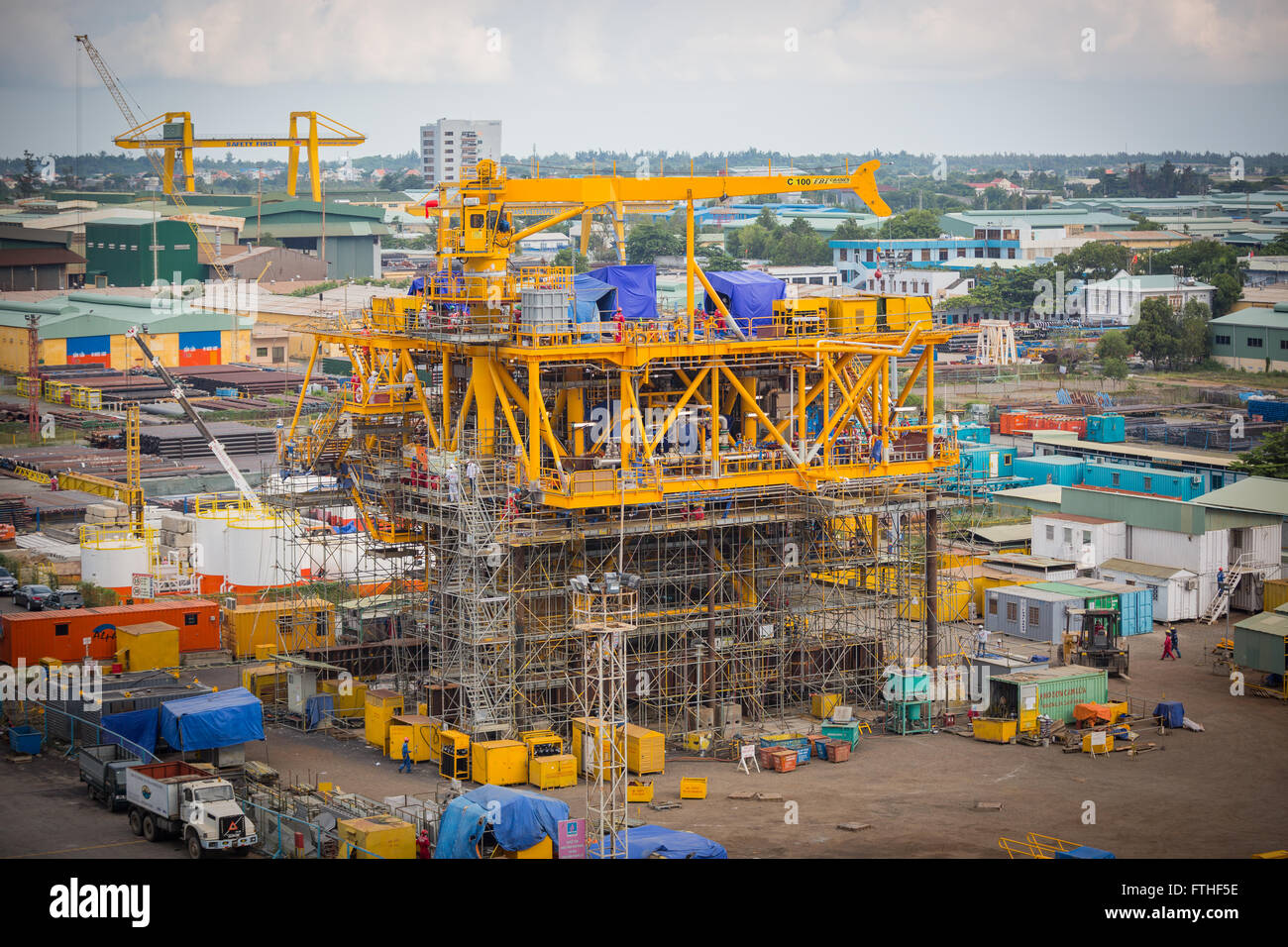 Rig being built on a construction yard Stock Photo - Alamy