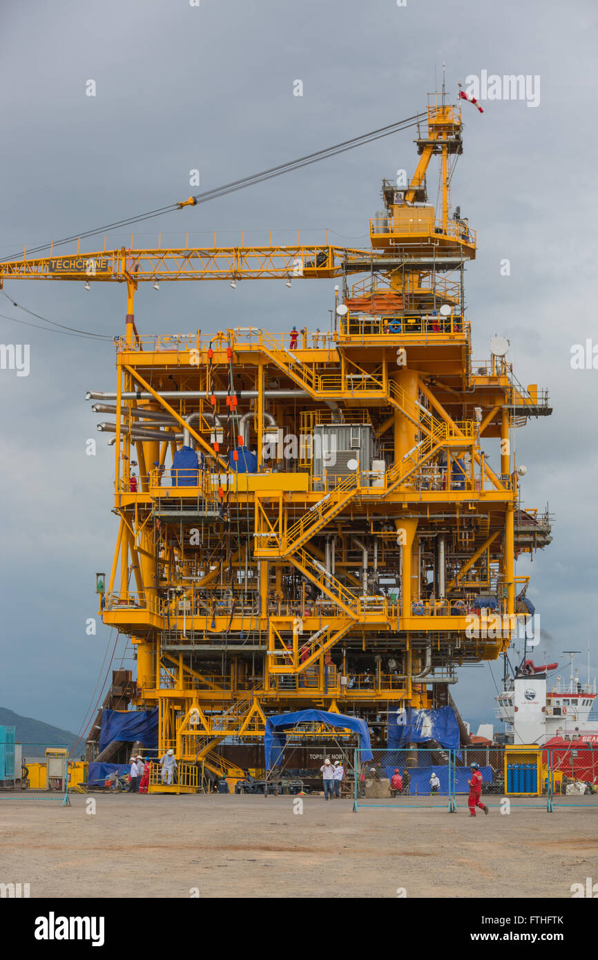 Oil rig topside in a construction yard Stock Photo - Alamy