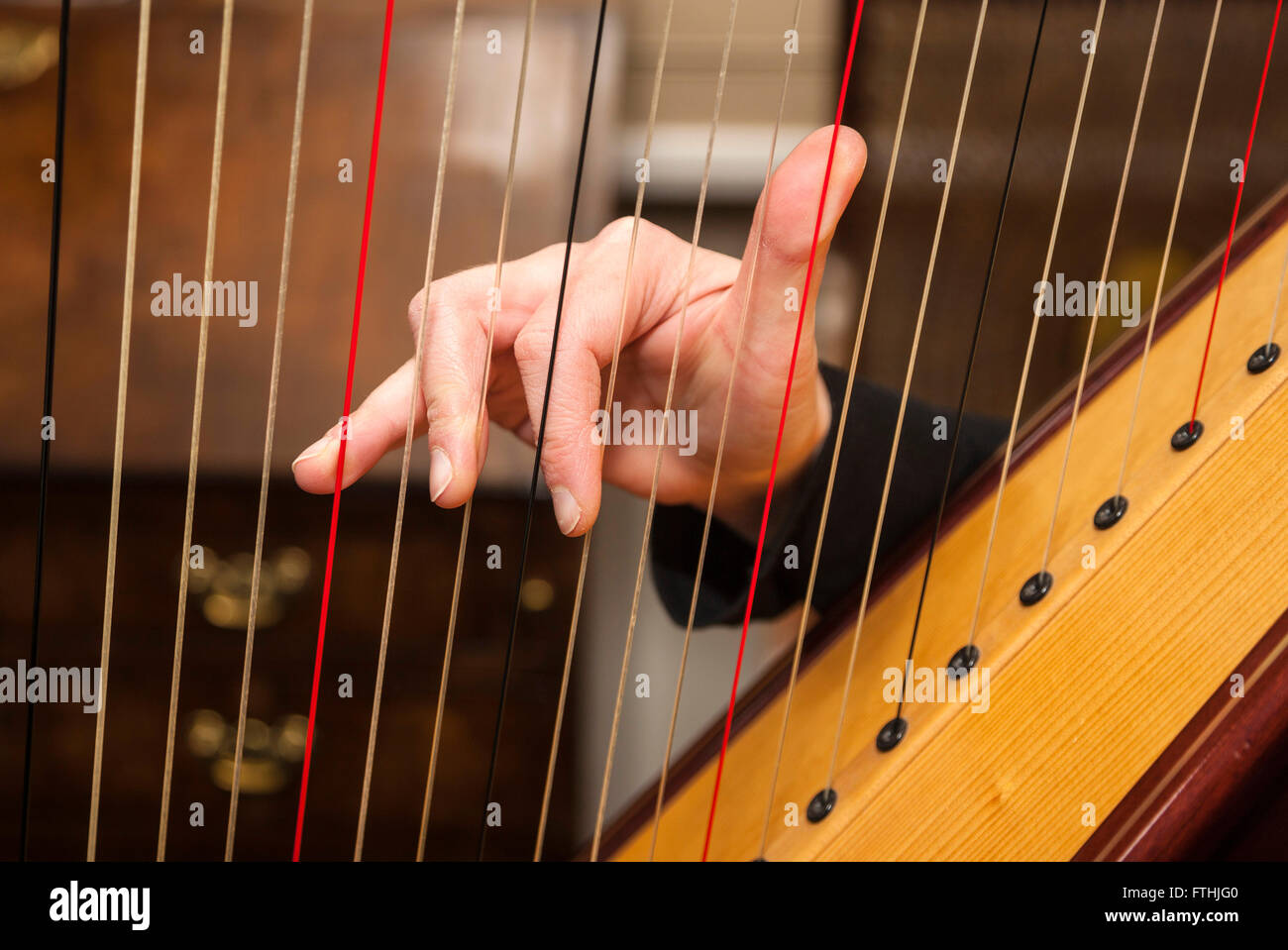 Pluck strings hi-res stock photography and images - Alamy