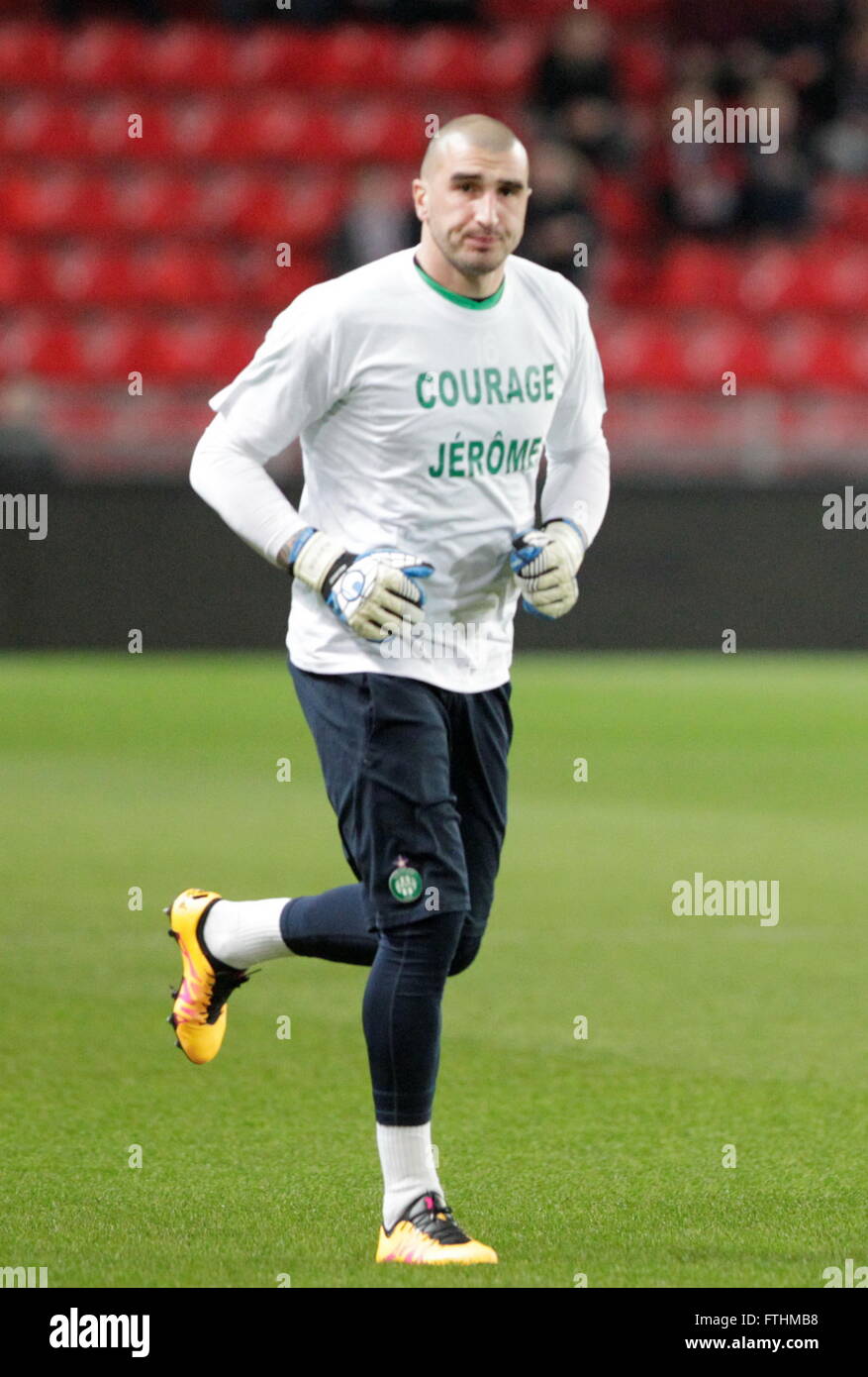 Stephane Ruffier to echauffement in the match of Ligue 1 Stade Rennes ...