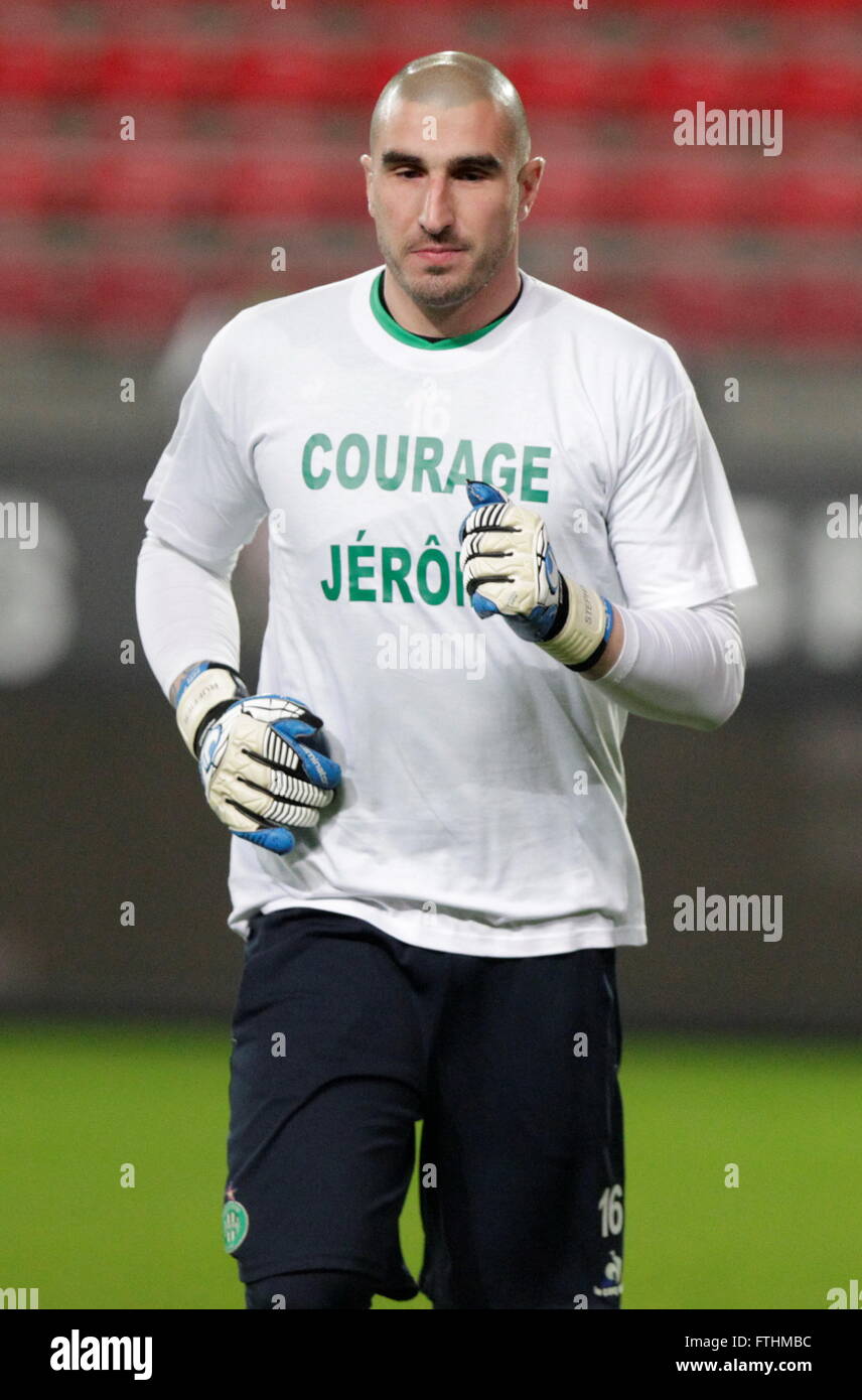 Stephane Ruffier to echauffement in the match of Ligue 1 Stade Rennes ...