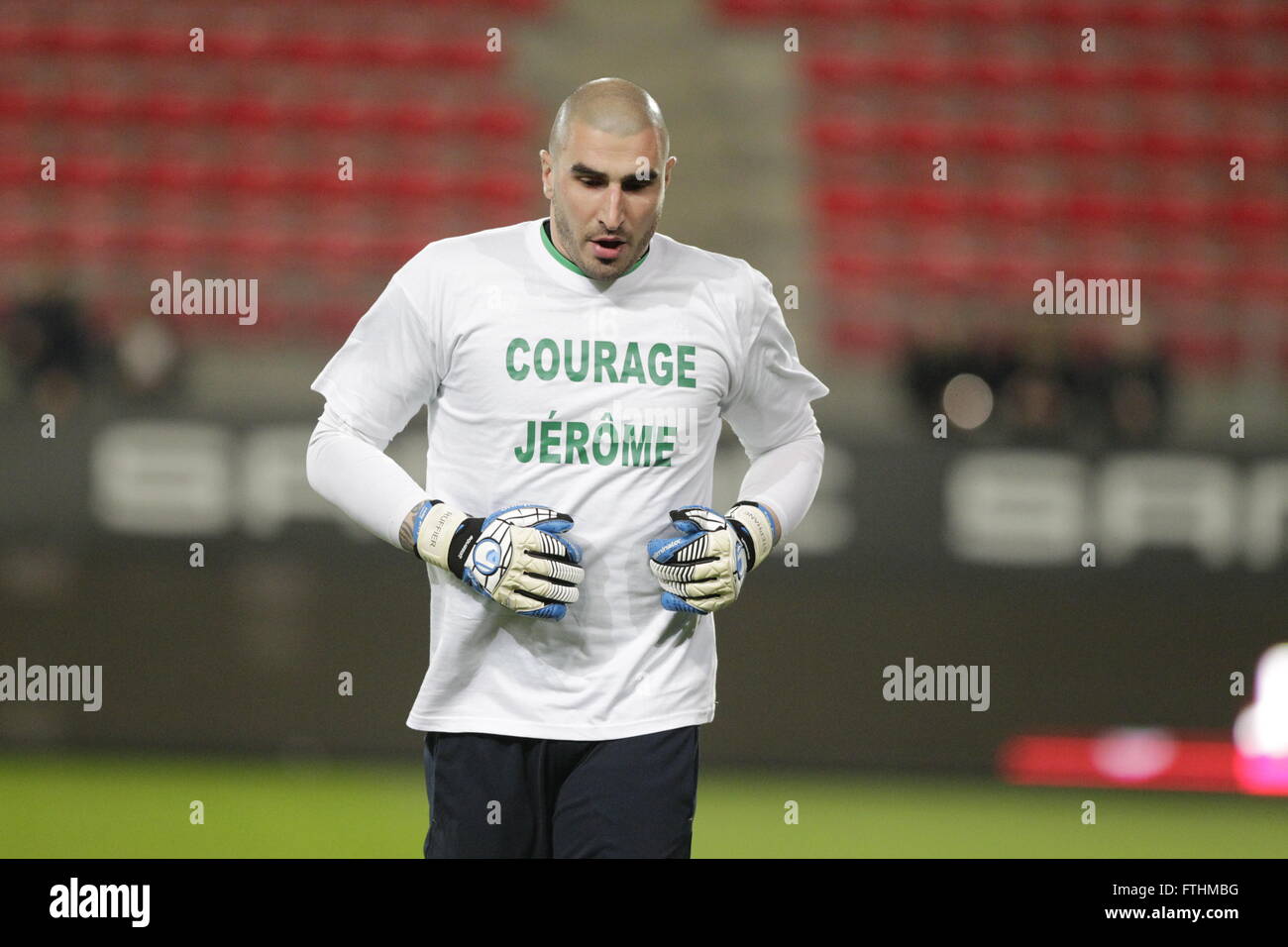 Stephane Ruffier to echauffement in the match of Ligue 1 Stade Rennes ...