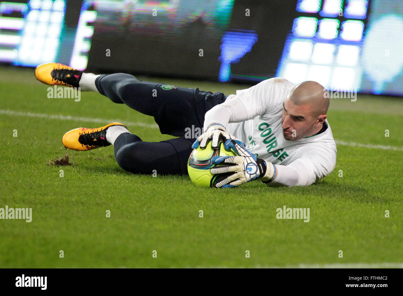 Stephane Ruffier to echauffement in the match of Ligue 1 Stade Rennes ...