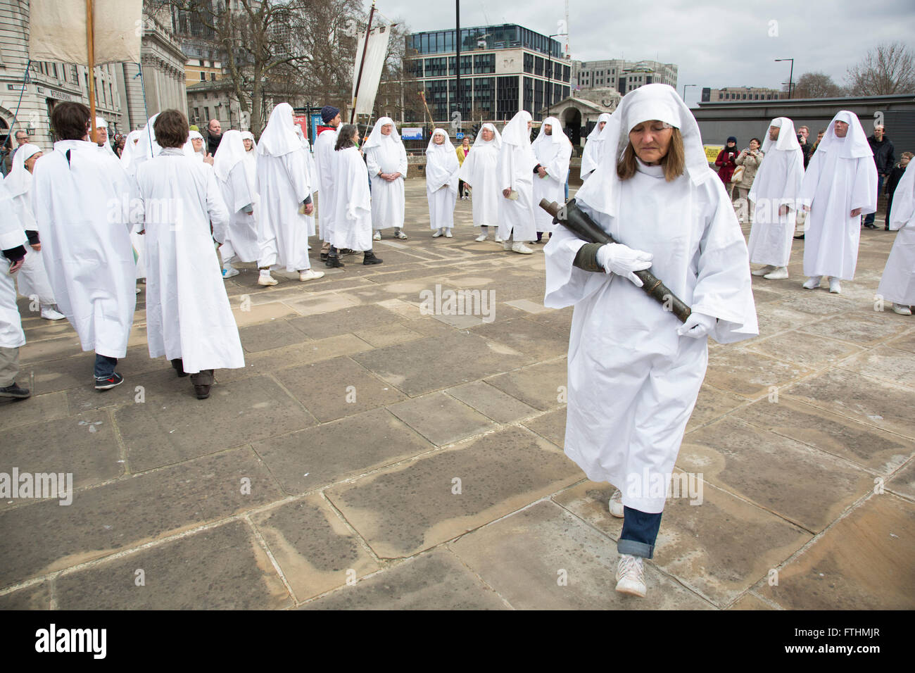 Druids ceremony hi-res stock photography and images - Alamy