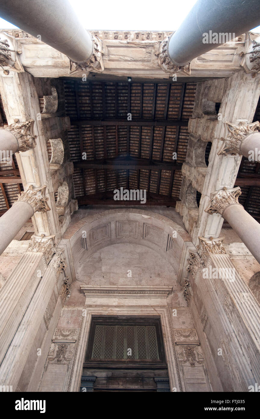 Pantheon entrance door rome hi-res stock photography and images - Alamy