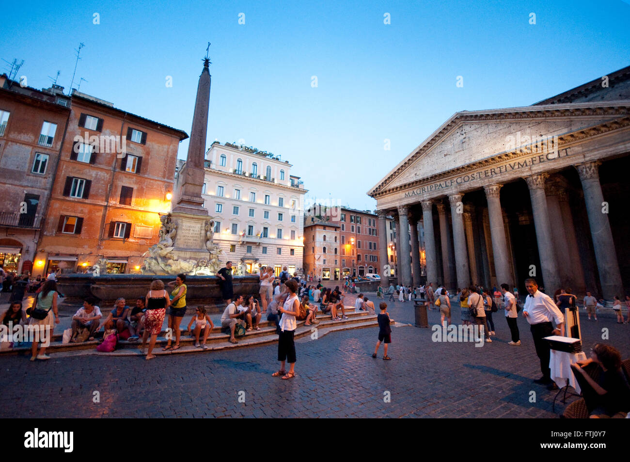 Rotonda square fountain rome hi-res stock photography and images - Alamy