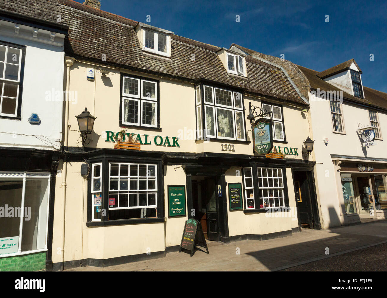 Royal Oak Pub High Resolution Stock Photography and Images - Alamy