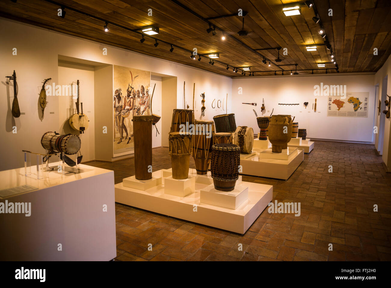 Traditional musical instruments hi-res stock photography and images - Alamy