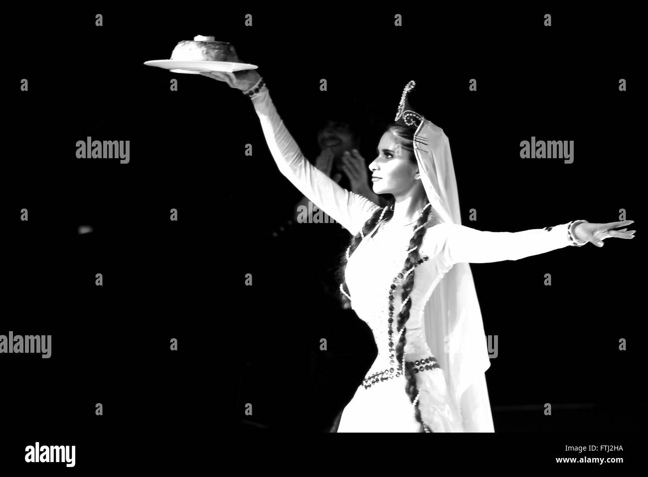 Azeri dance wedding | Honestweddingadvice.com