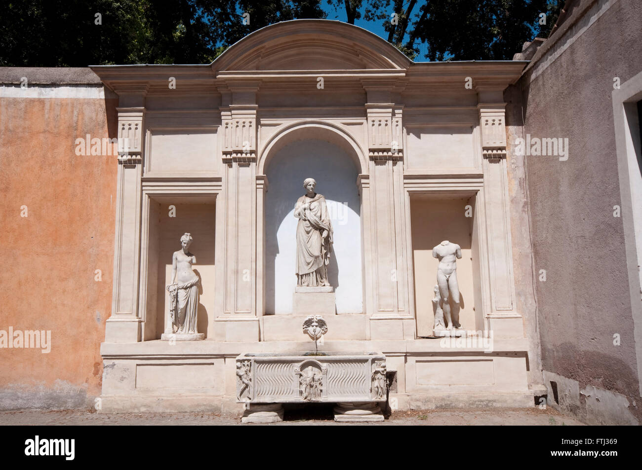 The villa medici fountain rome hi-res stock photography and images - Alamy